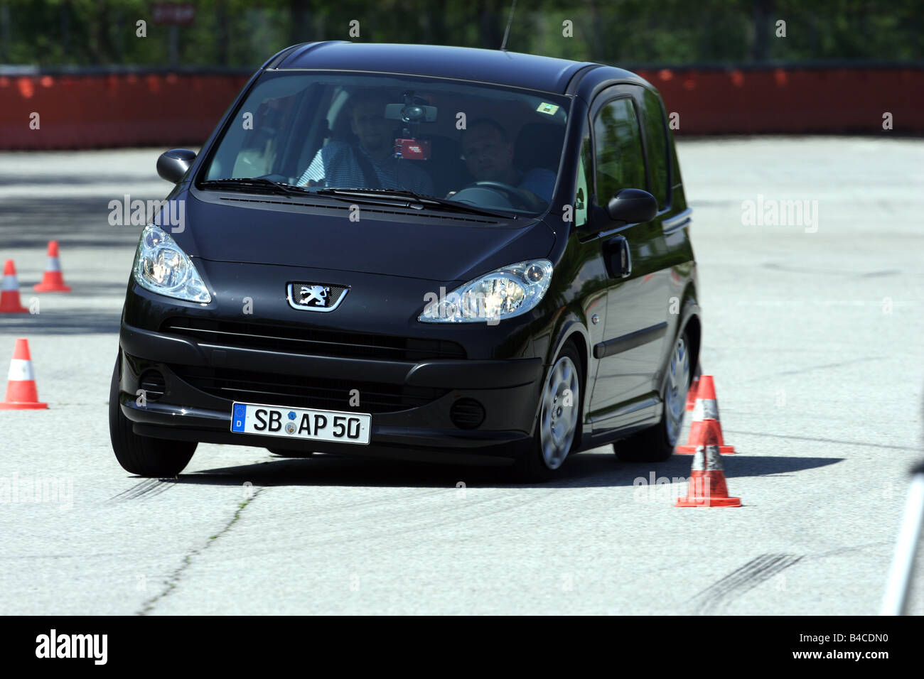 Peugeot 1007 hi-res stock photography and images - Alamy