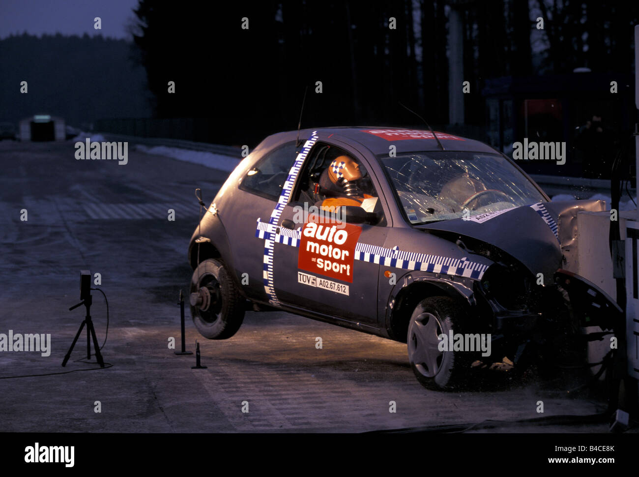 Car, Security, Crash tests, Ford Ka, Airbag, photographer: Hans Peter ...