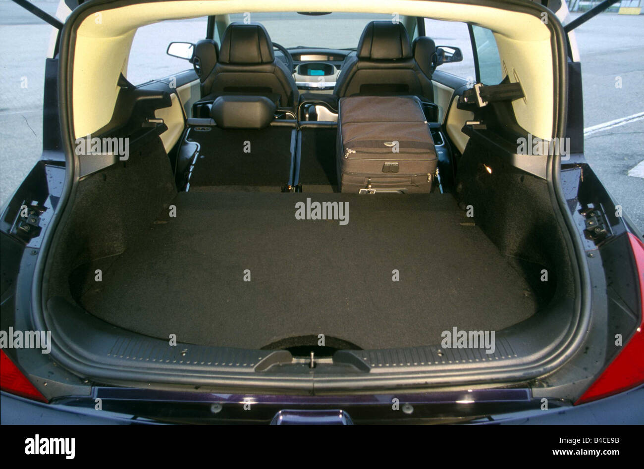 Renault Avantime 2001 Hi res Stock Photography And Images Alamy