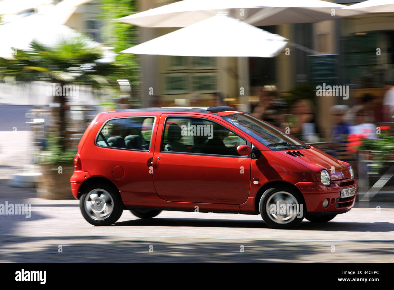 Car, Renault Twingo 1.2 Dynamique, red, model year 2000-, driving, side ...