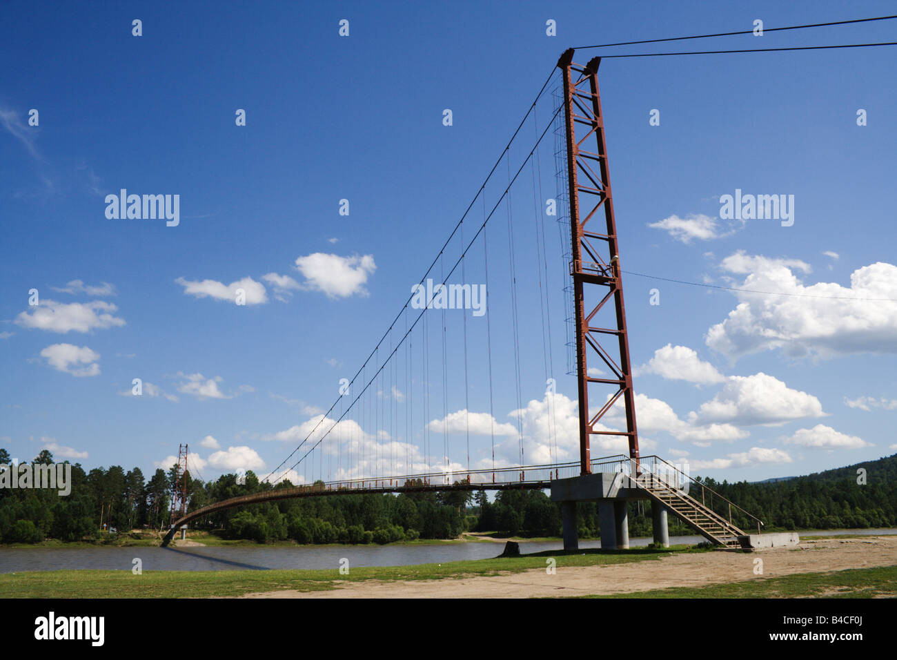 Hanging footbridge hi-res stock photography and images - Alamy