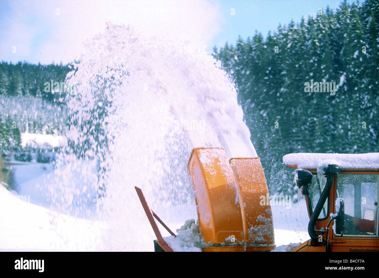 Car in winter, law/traffic, Clearing vehicle, Winter service, Snow ...