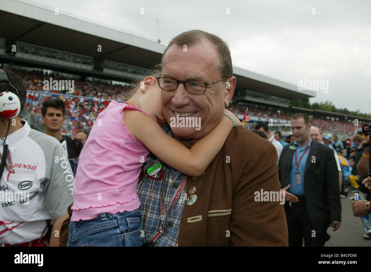 Daimler Chrysler chairman Jürgen Schrempp with his daughter, VIP ...