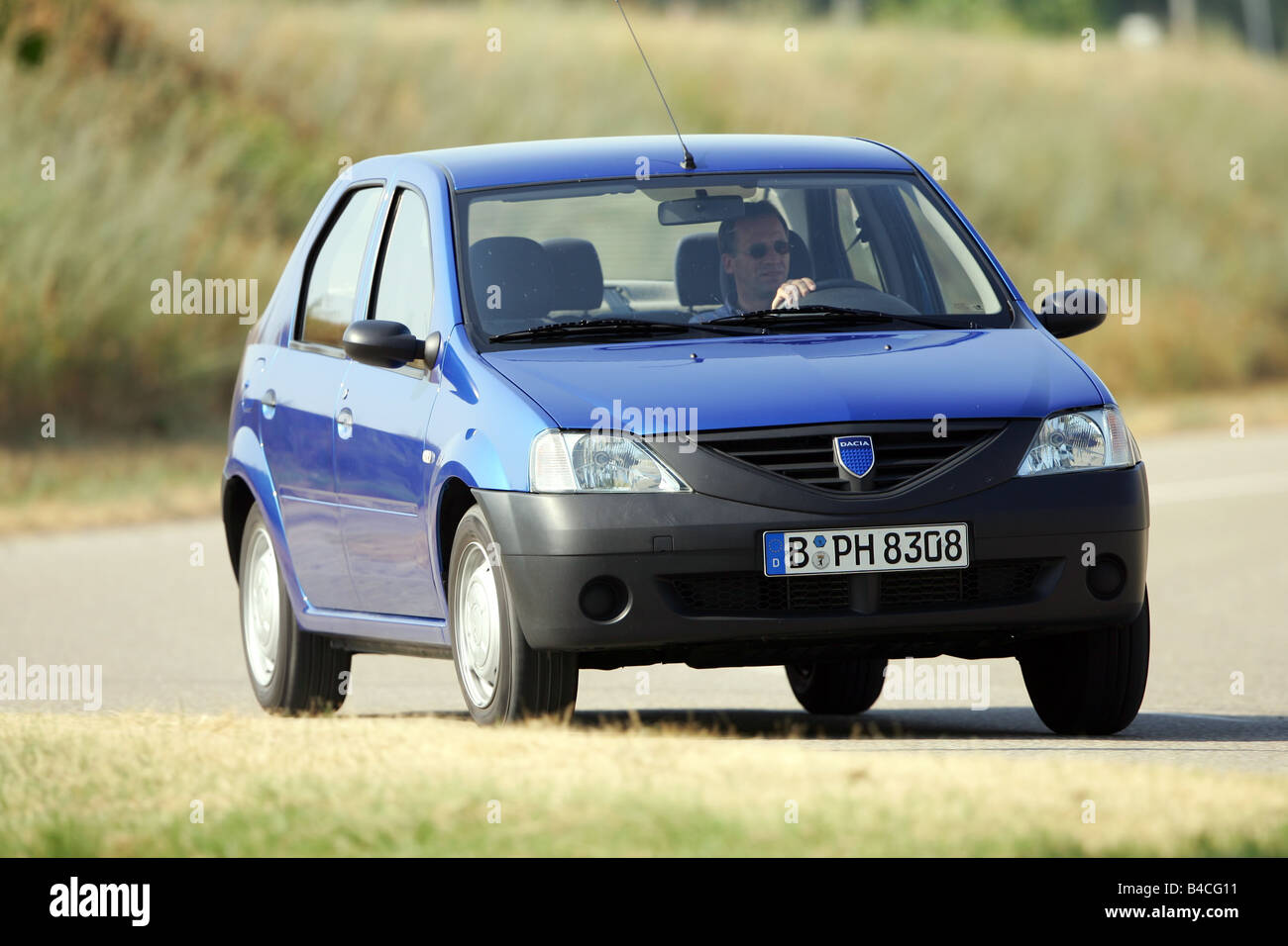 Dacia Logan 1.4 MPI, model year 2005-, blue, Limousine, driving ...