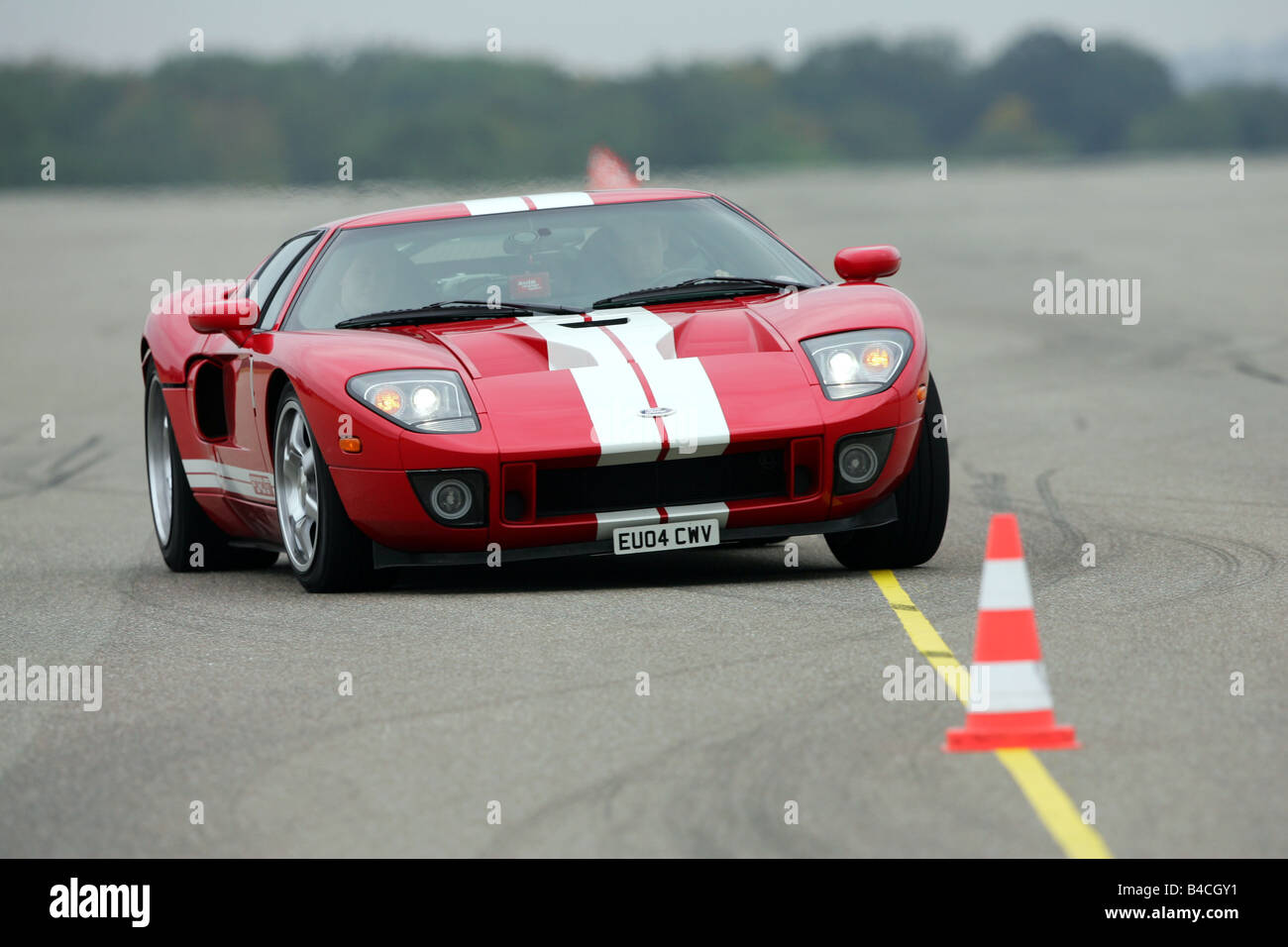 Ford GT, model year 2005-, white-red, driving, diagonal from the front ...