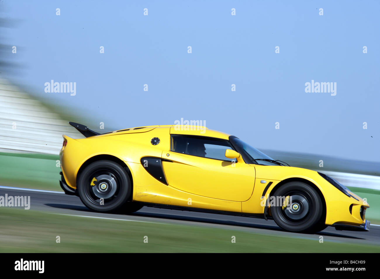 Lotus Exige 240R, model year 2005-, yellow, driving, side view, Test ...