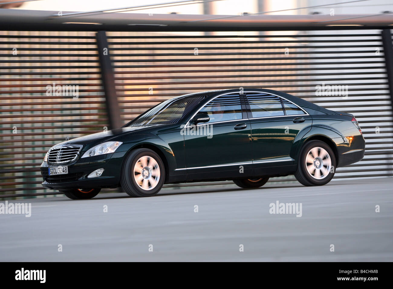 Mercedes S 350, model year 2005-, dark green-metallic, driving ...