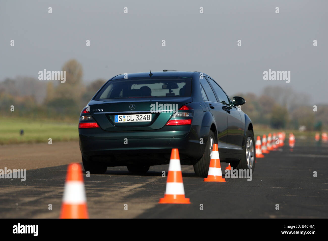 Mercedes S 350, model year 2005-, dark green-metallic, driving ...