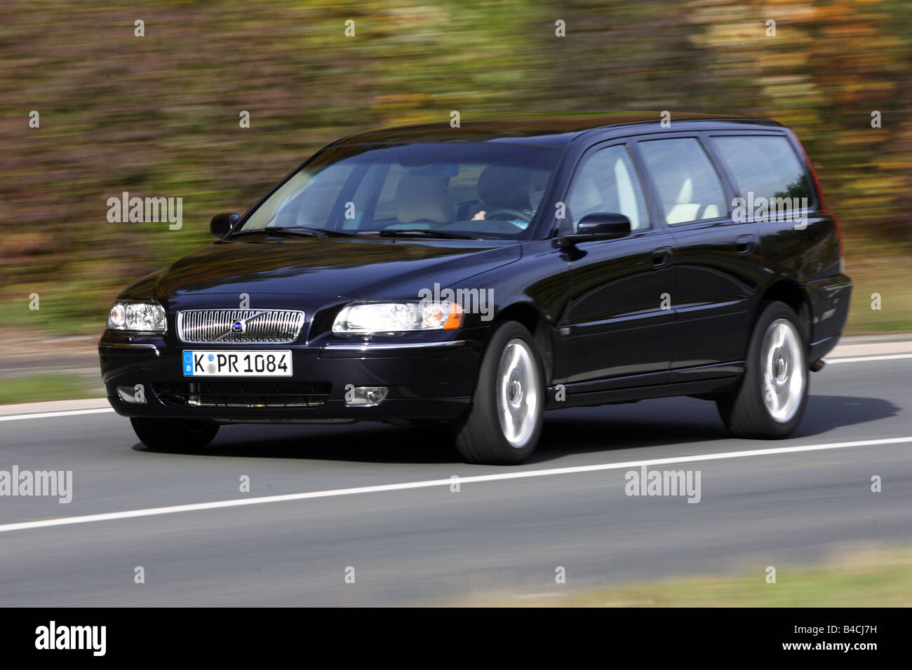 Volvo V70 T5, black, model year 2005-, driving, diagonal from the front ...