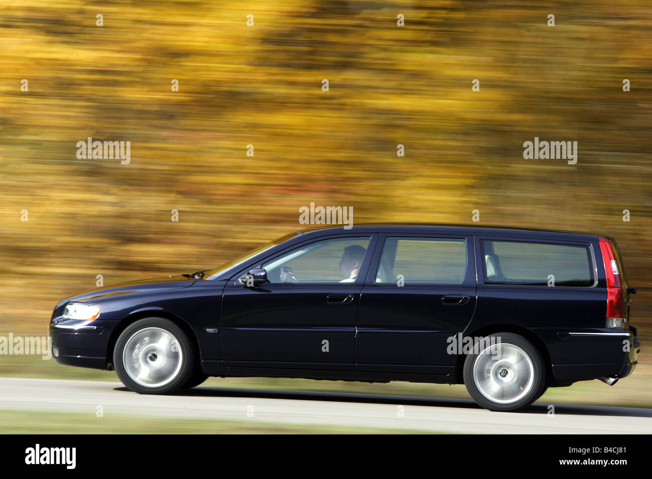 Volvo v70 t5 black model hi-res stock photography and images - Alamy
