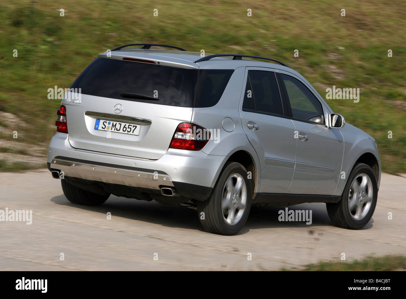 Mercedes ML 500, model year 2005-, silver, driving, diagonal from the ...