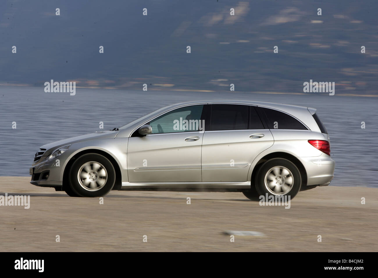 Mercedes r 320 cdi 4matic hi-res stock photography and images - Alamy