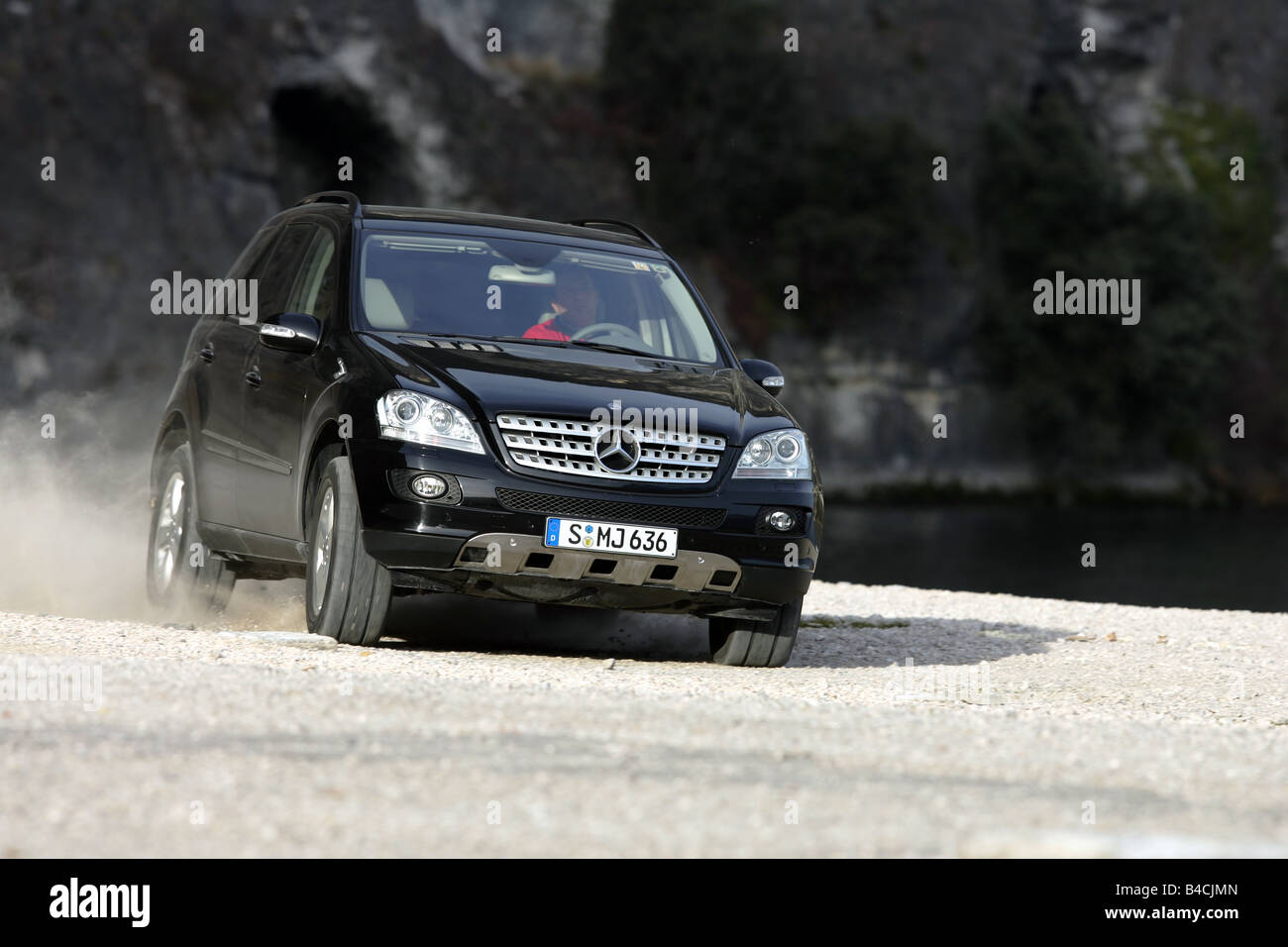 Mercedes ML 320 CDI, model year 2005-, black, driving, diagonal from ...