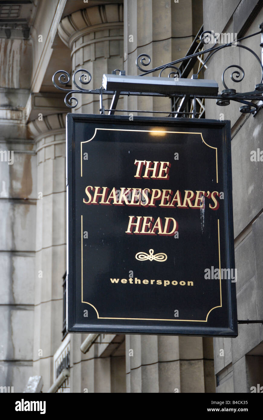 The Shakespaere s Head Wetherspoon pub in Kingsway London Stock Photo ...
