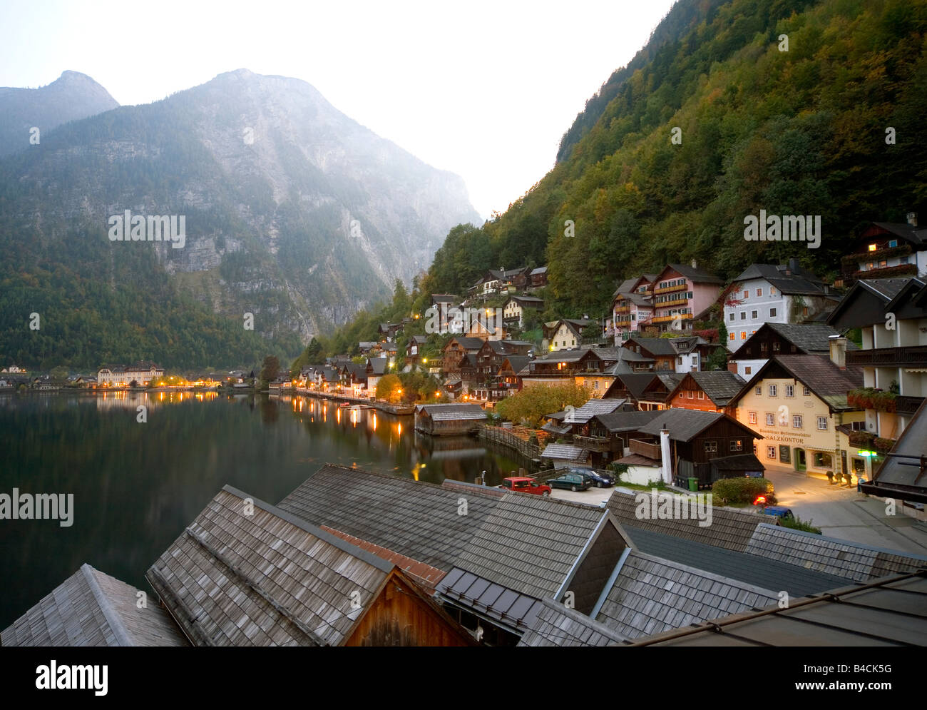 Dusk at Hallstatt on the Hallstatter See lake in Austria Stock Photo ...