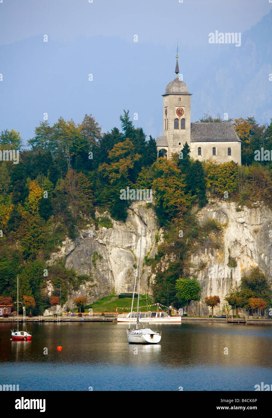Pictorial church of Traunkirchen with Traunstein Mt Austria Stock Photo ...