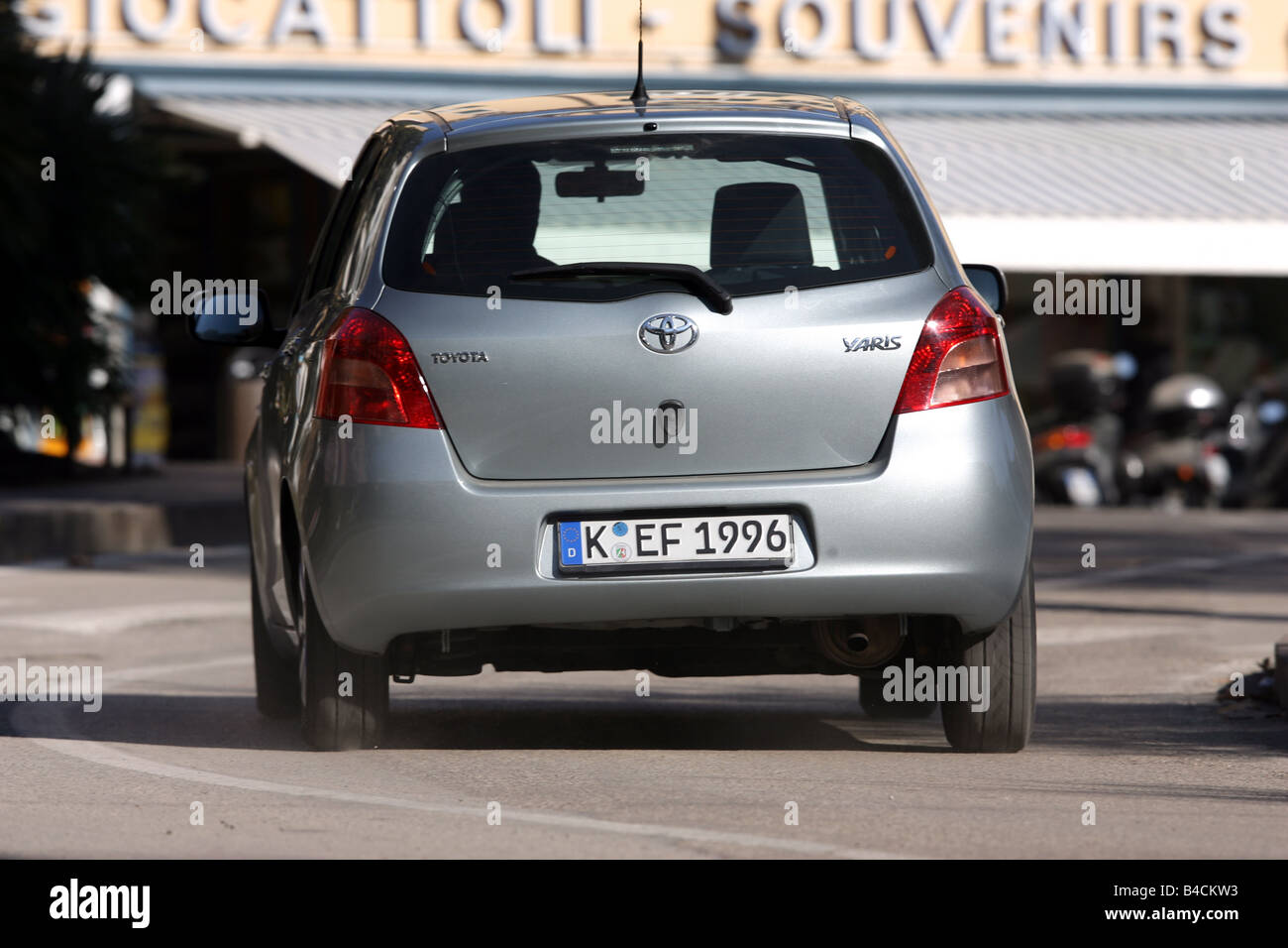 Toyota Yaris 1.3 WT-i, model year 2005-, silver, driving, diagonal from ...