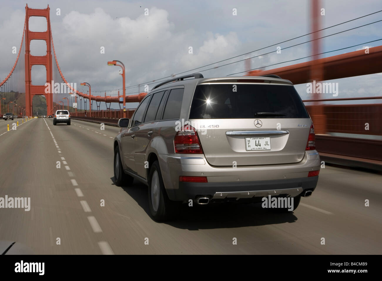 Mercedes GL 450 4matic, model year 2006-, silver, driving, diagonal ...