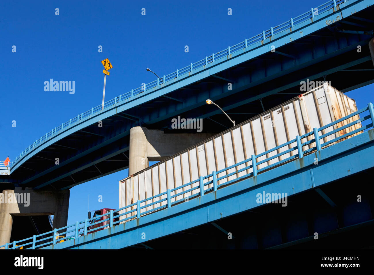 Overhead traffic lights hi-res stock photography and images - Alamy