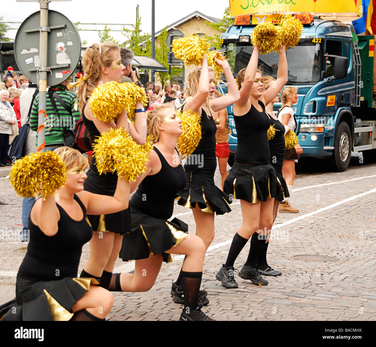 Cheer leaders hi-res stock photography and images - Alamy