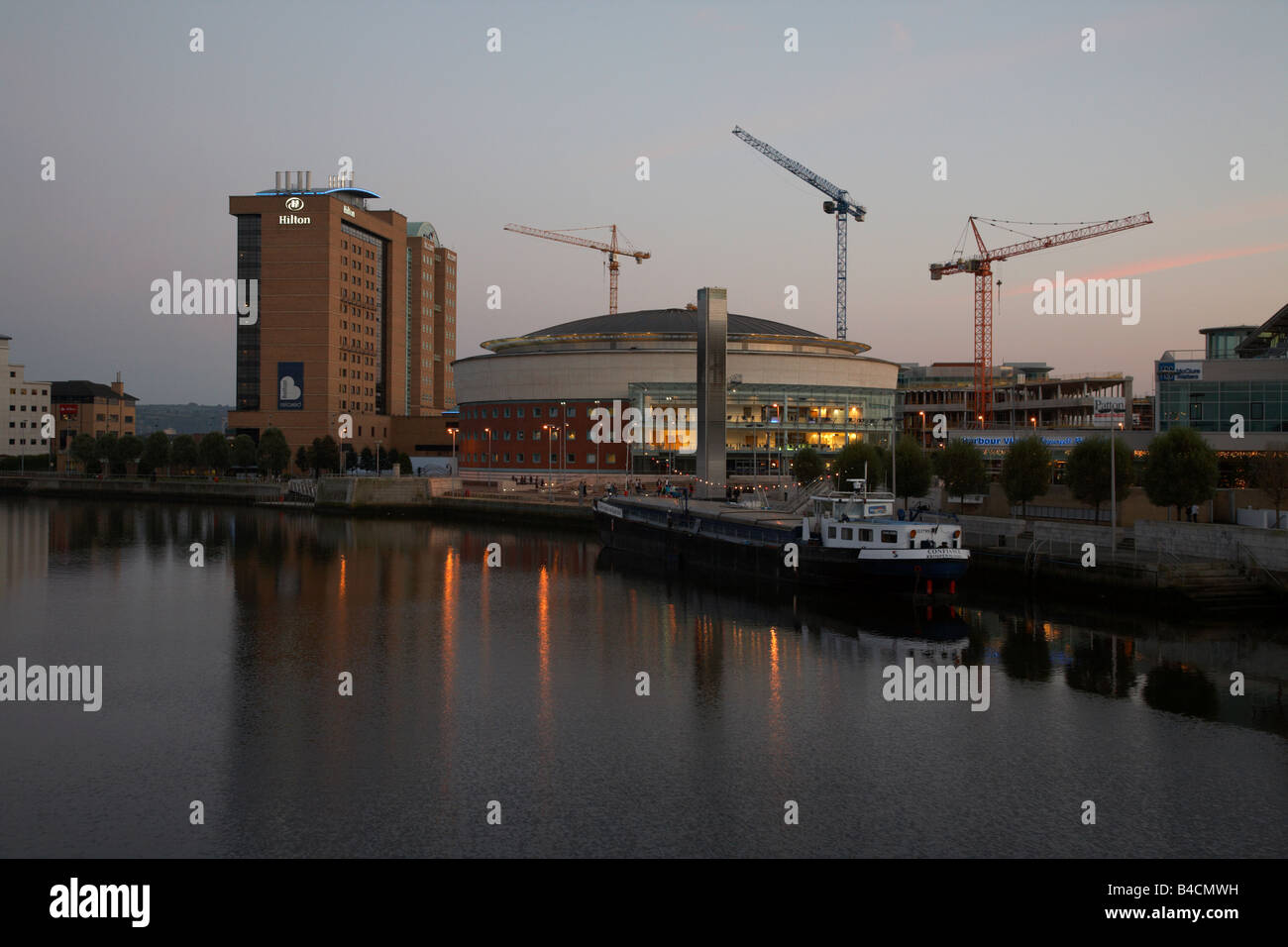 Dusk waterfront hall belfast hi-res stock photography and images - Alamy