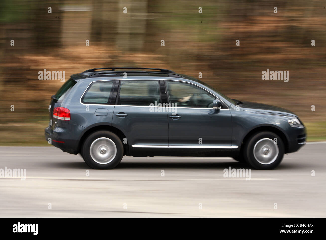 Vw volkswagen touareg v6 fsi hi-res stock photography and images - Alamy