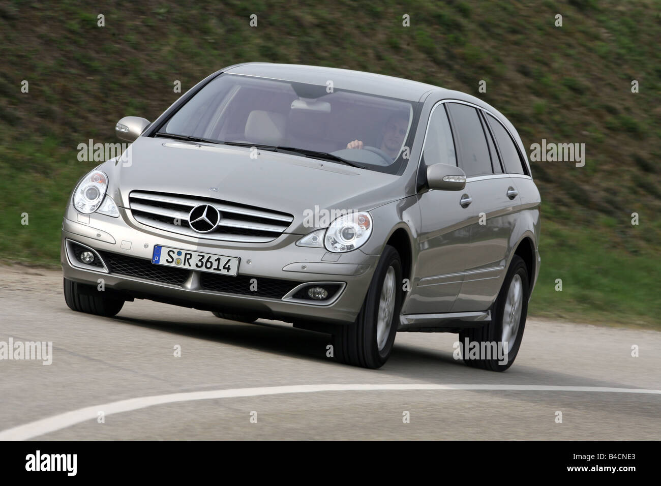 Mercedes R320 CDI, model year 2005-, silver, driving, diagonal from the ...