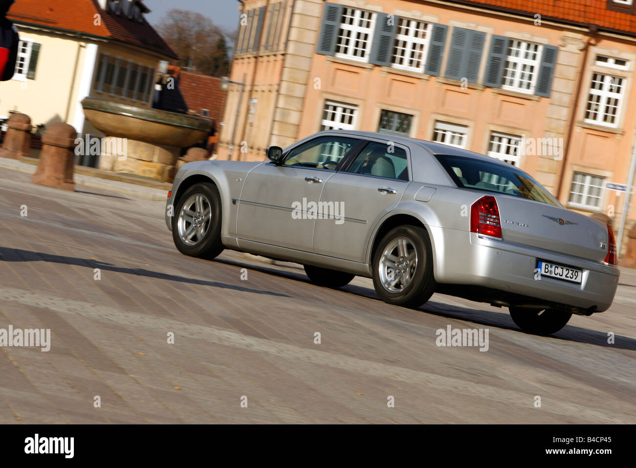 Chrysler 300C 3.5, model year 2006-, silver, driving, diagonal from the ...