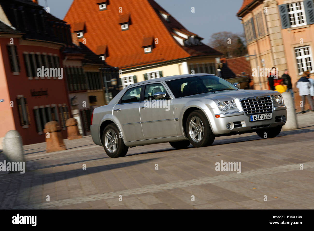 Chrysler 300C 3.5, model year 2006-, silver, driving, diagonal from the ...