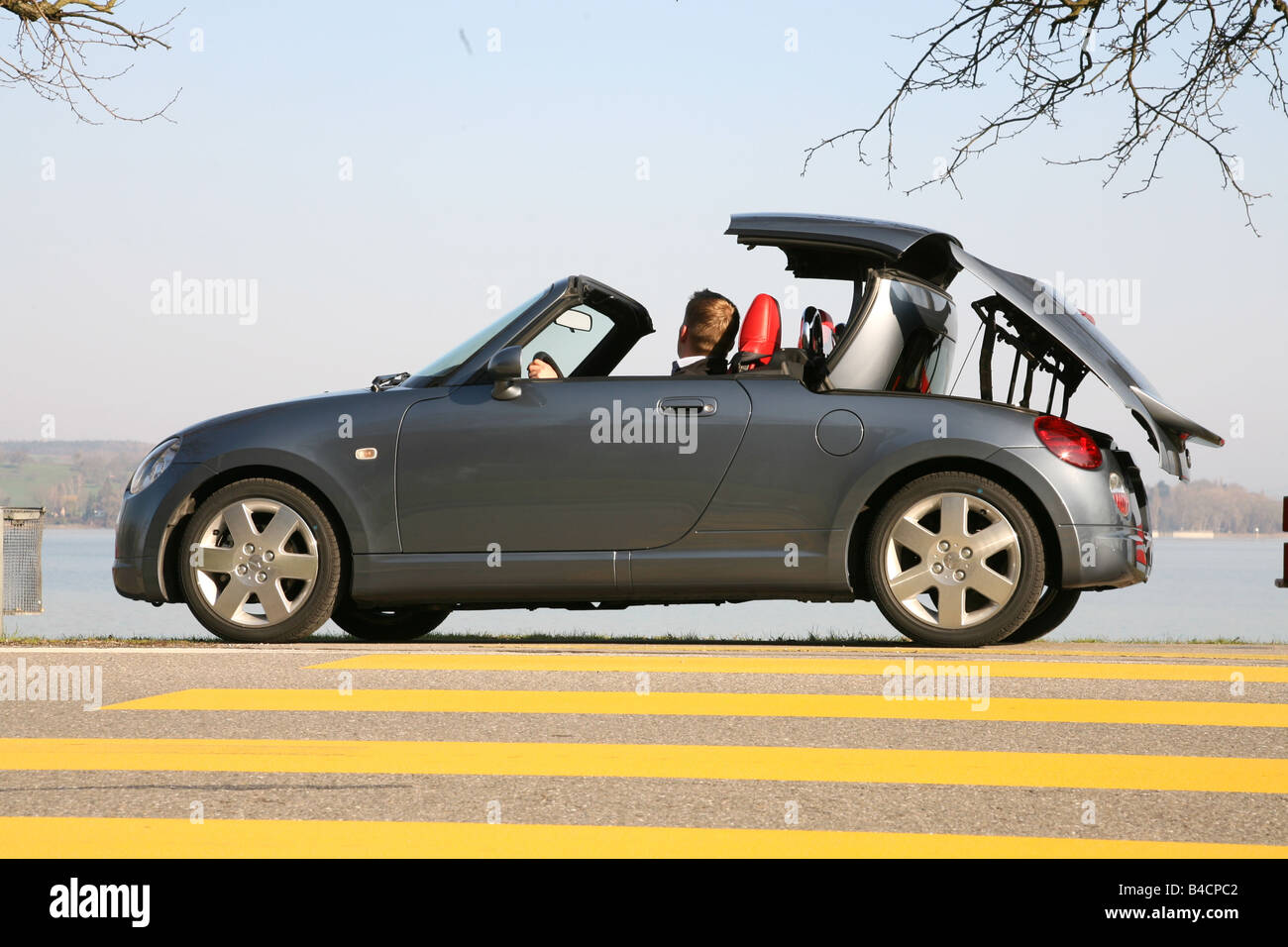 Closing top hi-res stock photography and images - Alamy