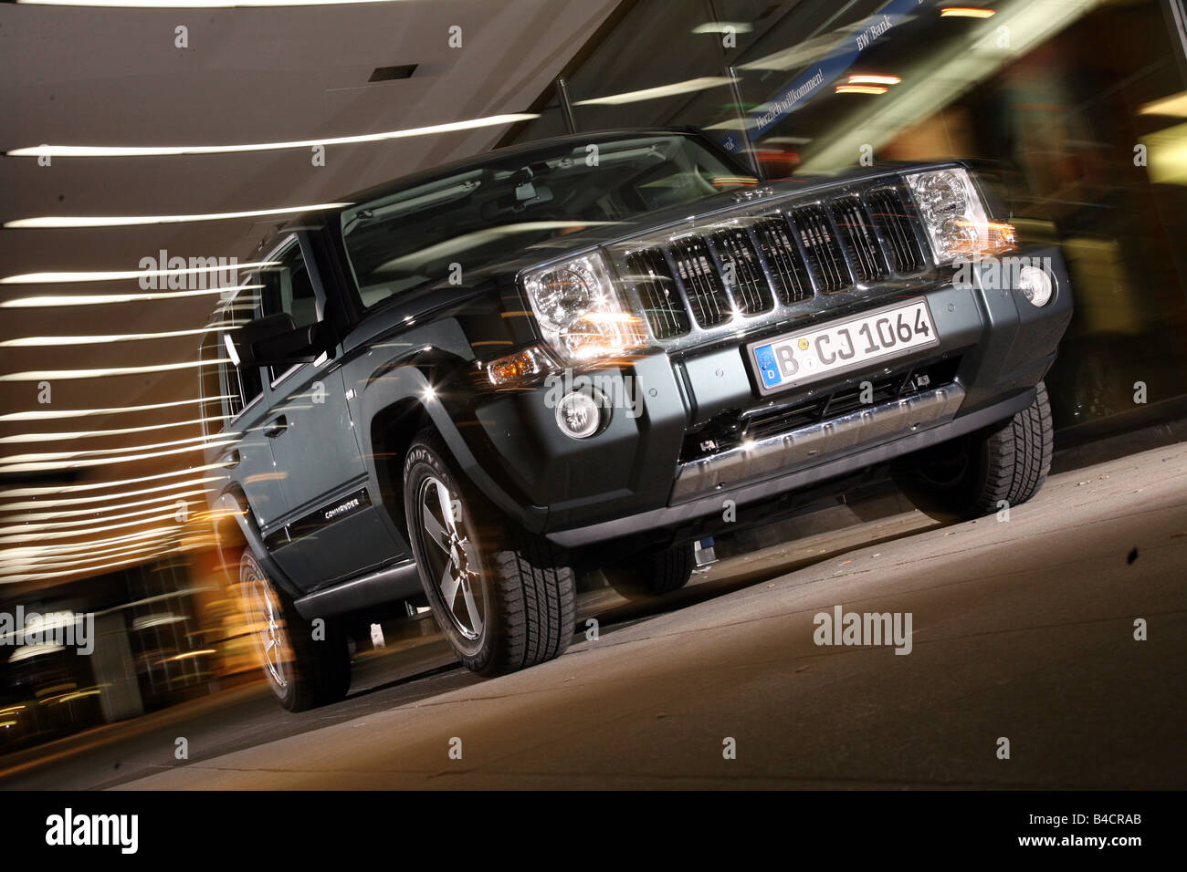 Jeep Commander 3.0 CRD, model year 2006-, silver, driving, diagonal ...