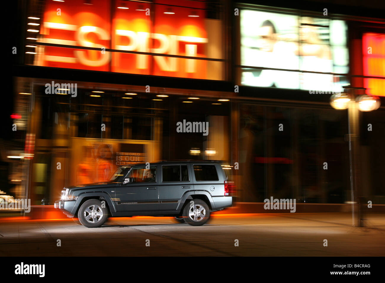 Silver jeep hi-res stock photography and images - Alamy