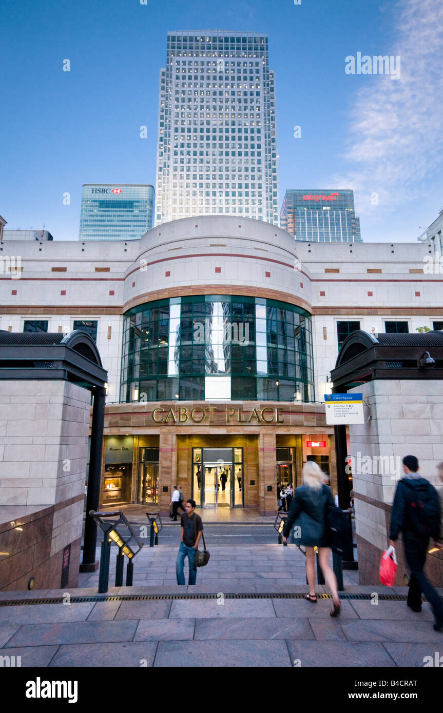 Cabot Square, Canary Wharf, London, UK Stock Photo - Alamy