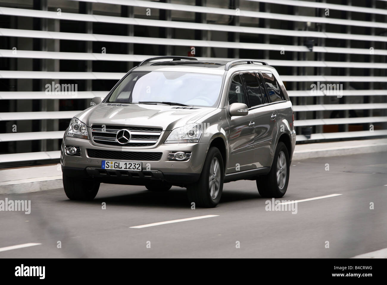 Mercedes GL 420 CDI, model year 2006-, silver, driving, diagonal from ...