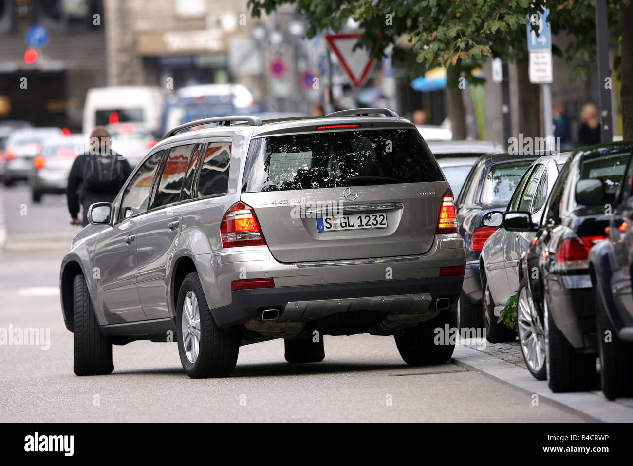 Mercedes GL 420 CDI, model year 2006-, silver, driving, diagonal from ...
