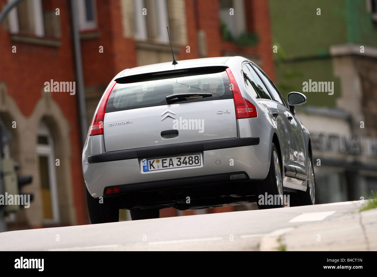 Citroen C4 1.4i 16V, model year 2004-, silver, driving, diagonal from ...