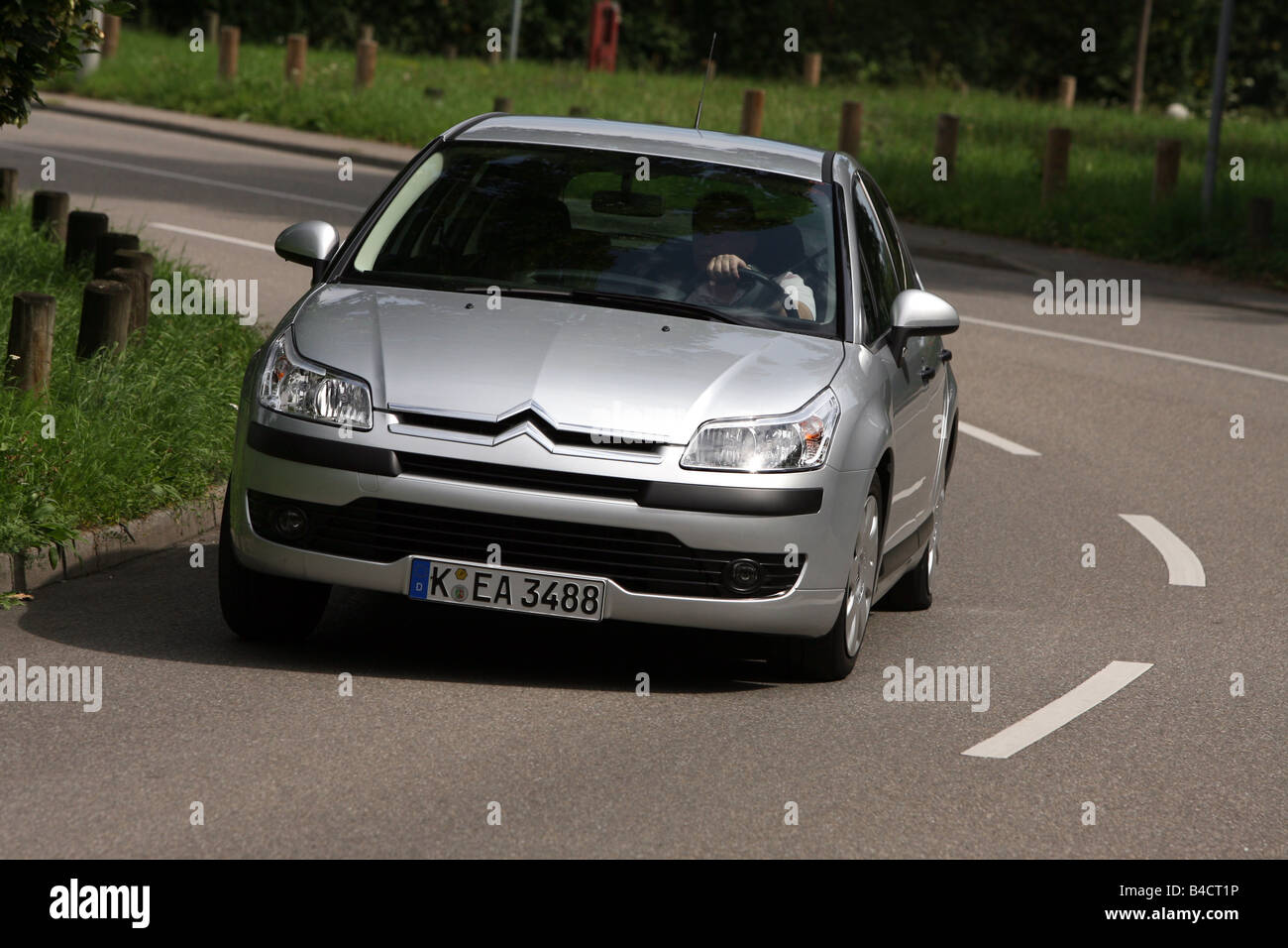 Citroen C4 1.4i 16V, model year 2004-, silver, driving, diagonal from ...