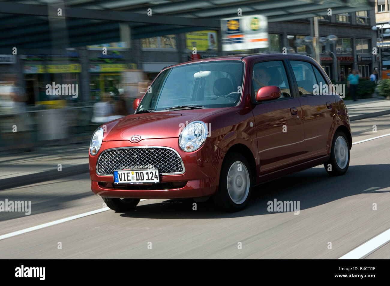 Daihatsu Trevis, model year 2006-, ruby colored, driving, diagonal from ...