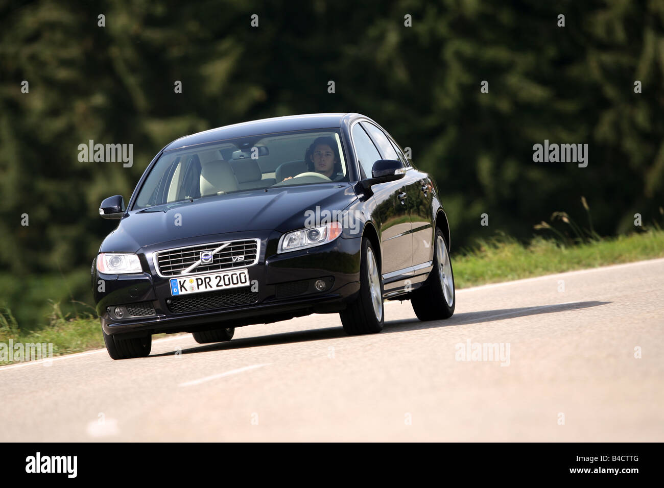 Volvo S80 V8 AWD, model year 2006-, blue moving, diagonal from the ...