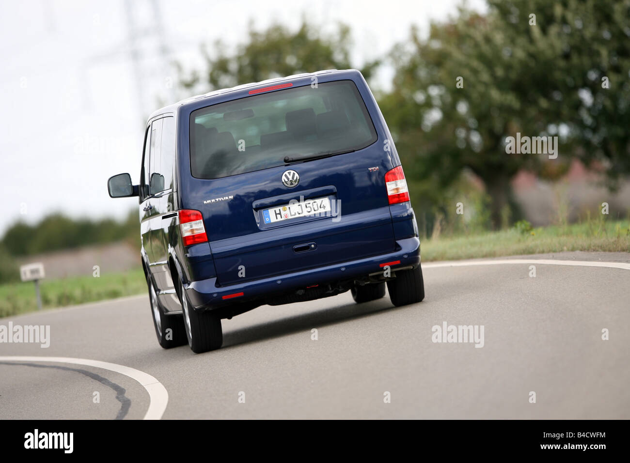 VW Volkswagen Multivan 2.5 TDI, model year 2006-, dunkelblue moving ...