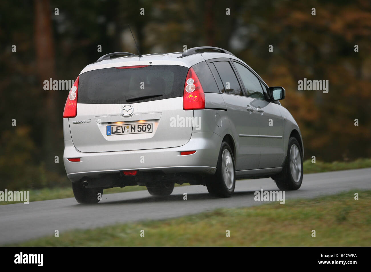 Mazda 5 2.0 MZR Top, silver, model year 2005-, driving, diagonal from ...