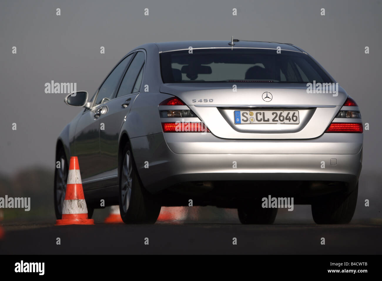 Mercedes S 450, model year 2006-, silver, driving, diagonal from the ...