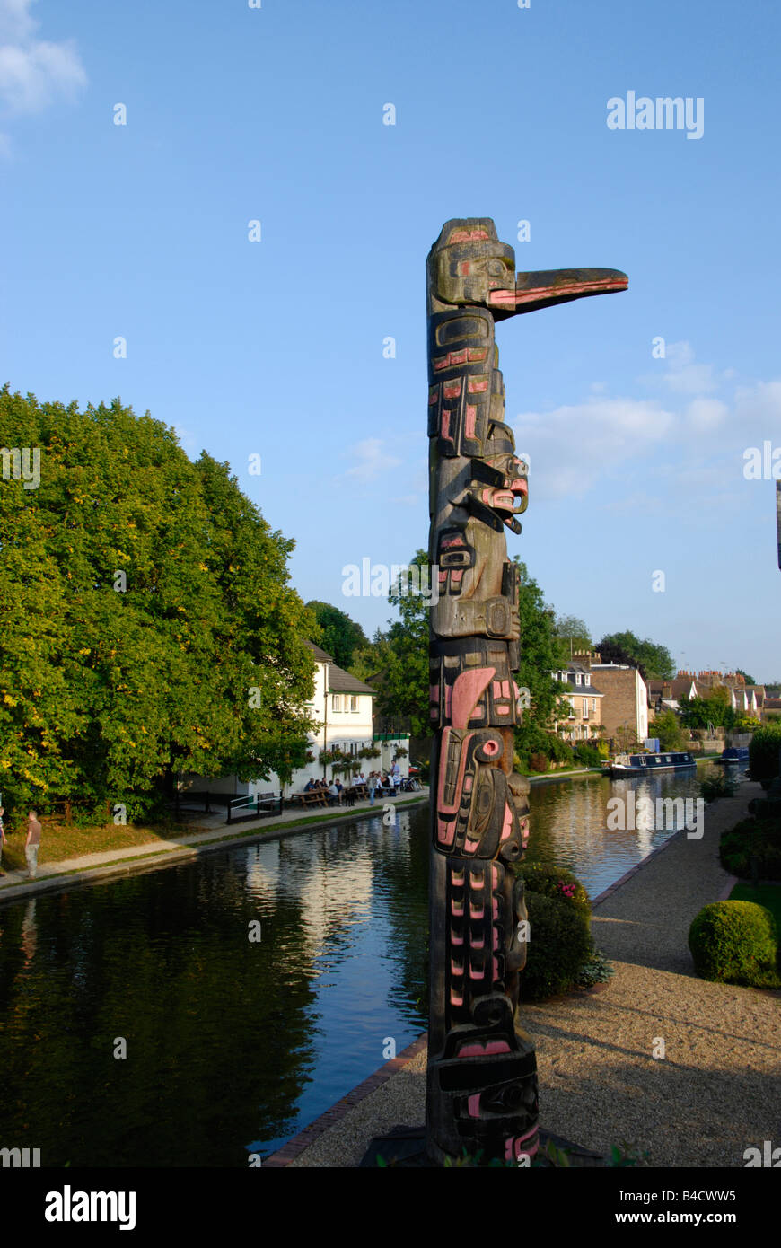 Totem Pole next to Grand Union Canal Berkhamsted Hertfordshire England ...