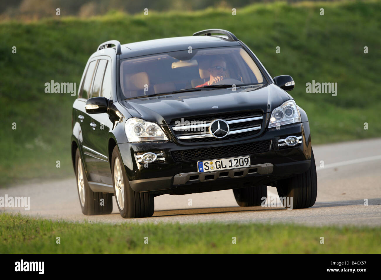 Mercedes GL 420 CDI, model year 2006-, black, driving, diagonal from ...