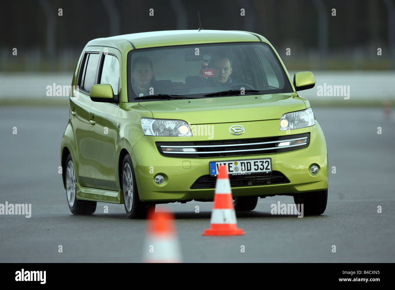 Daihatsu Materia 1.5, model year 2007, green, driving, diagonal from ...