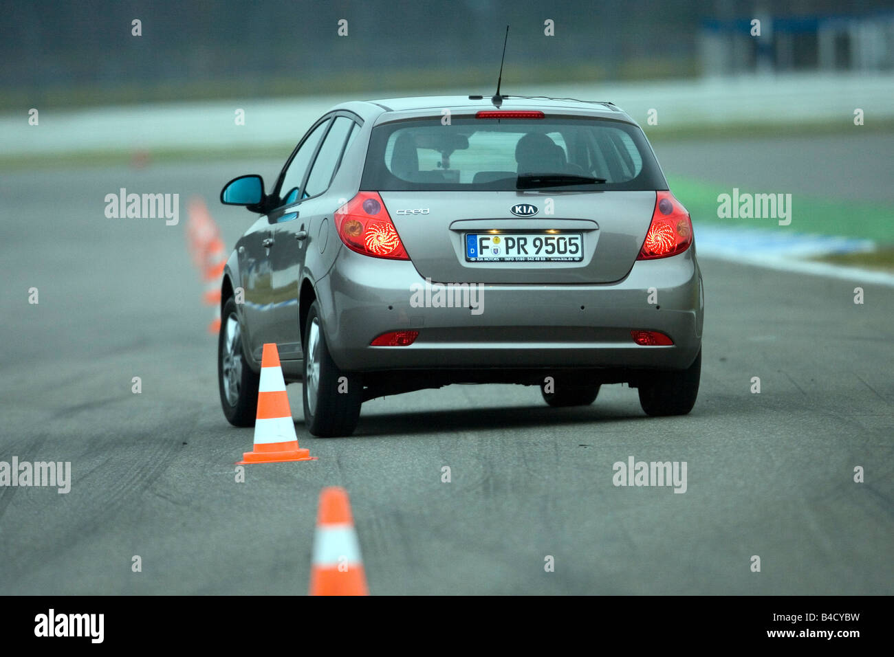 Kia Cee'd 1.4 CVVT EX, model year 2007-, anthracite, driving, diagonal ...