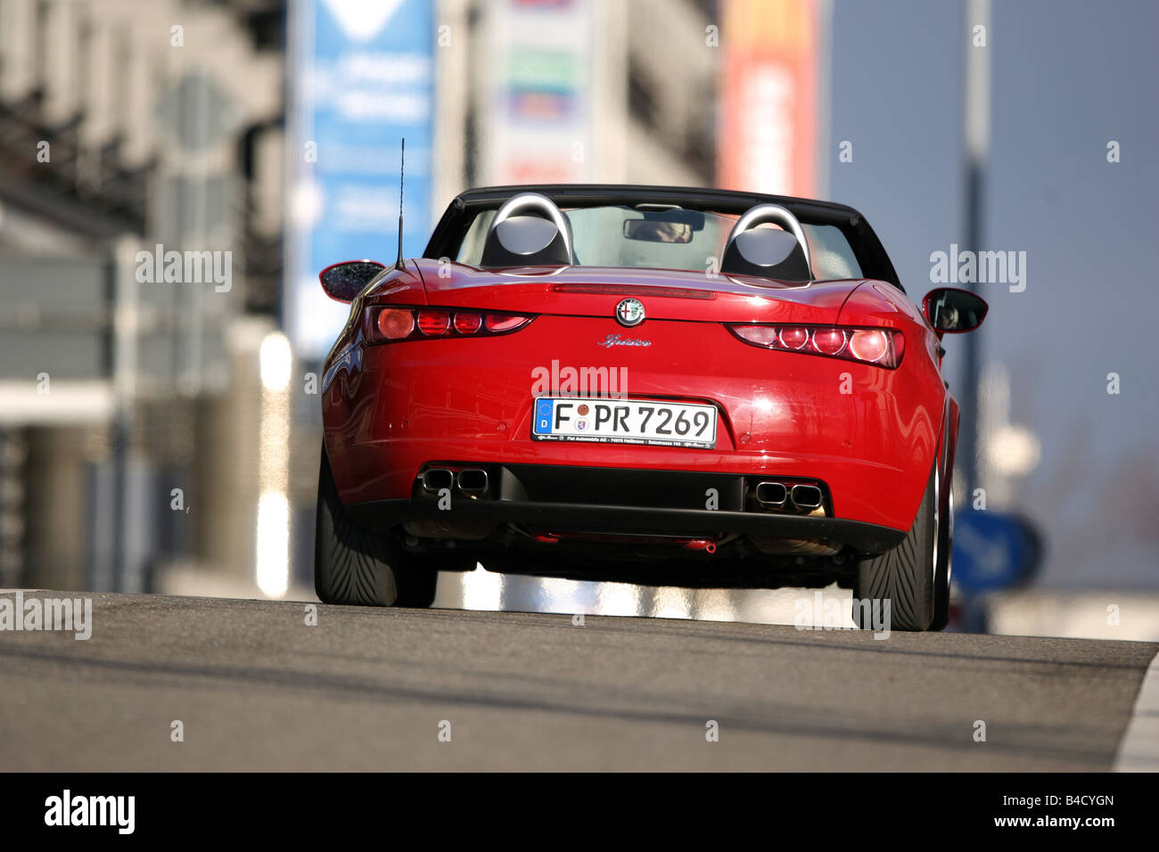 Alfa Romeo Spider 2.2 JTS Exclusive, model year 2007-, red, driving ...