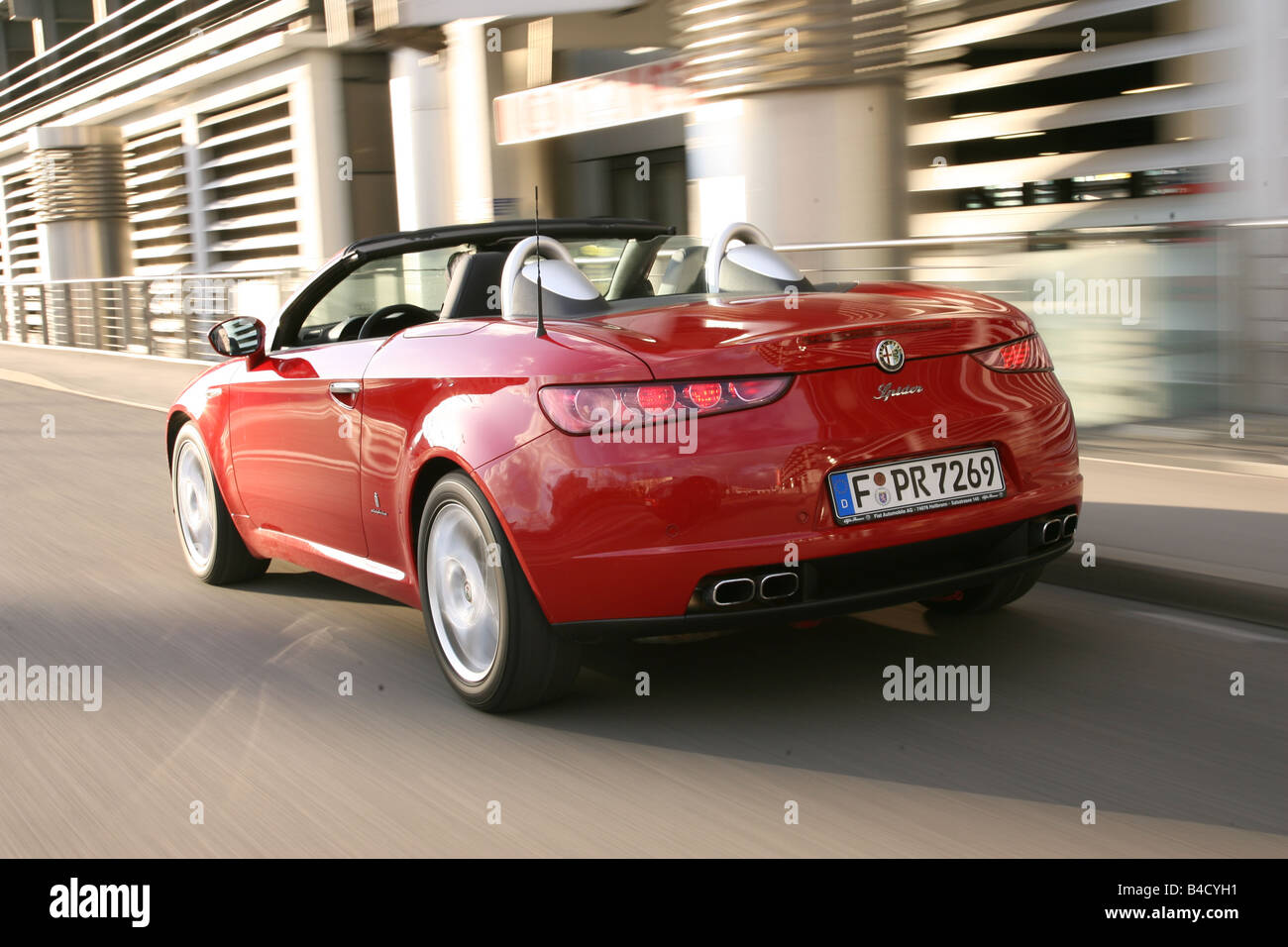 Alfa romeo spider 2 2 jts exclusive hi-res stock photography and images ...