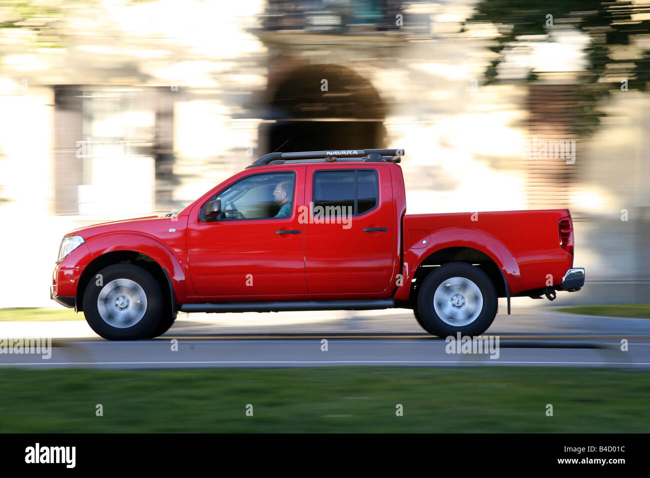 Nissan Navara Double Cab 2.5 dCi LE, model year 2007-, red, driving ...