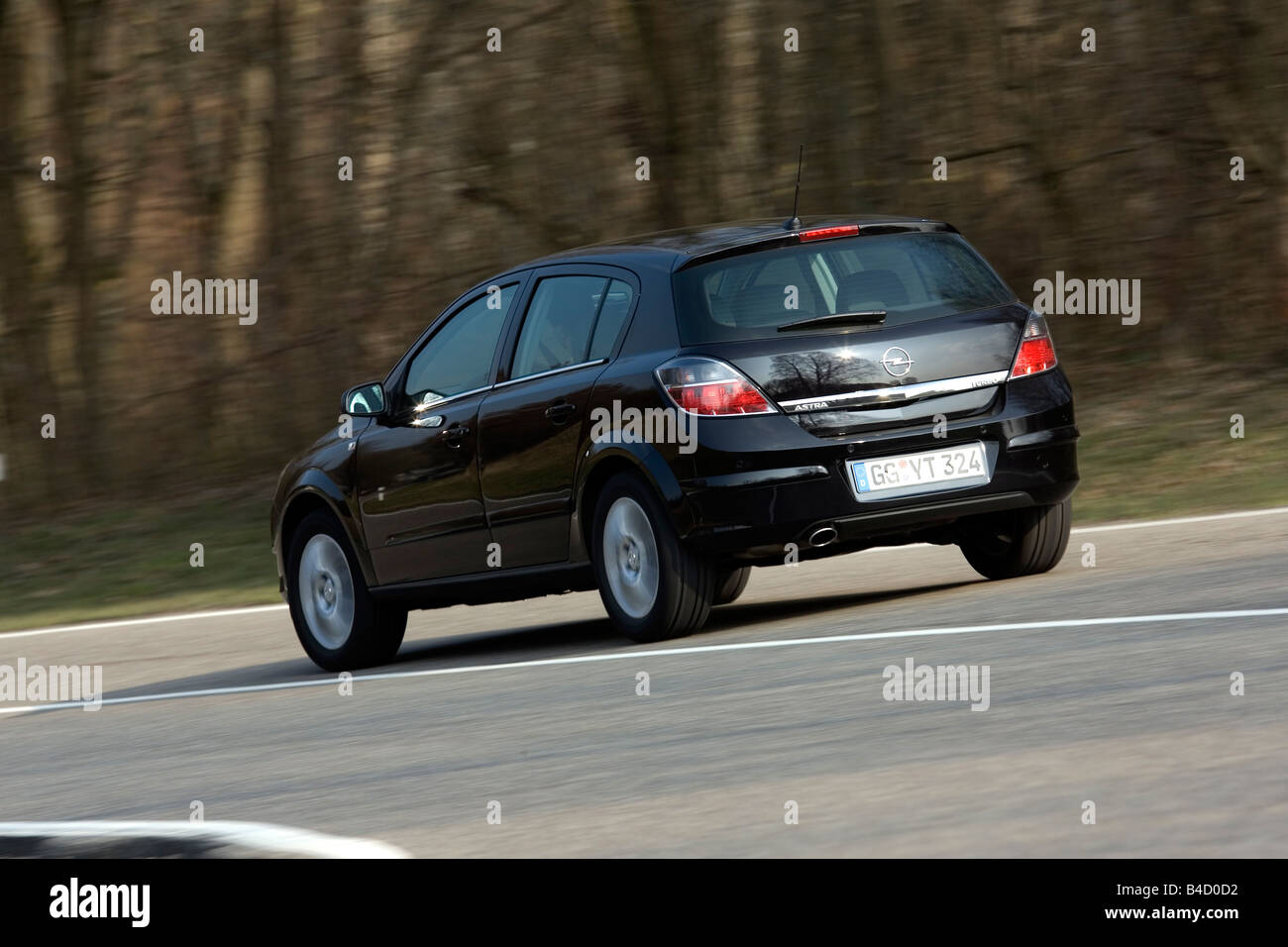 Opel Astra 1.6 Turbo Cosmo, model year 2007-, driving, diagonal from ...